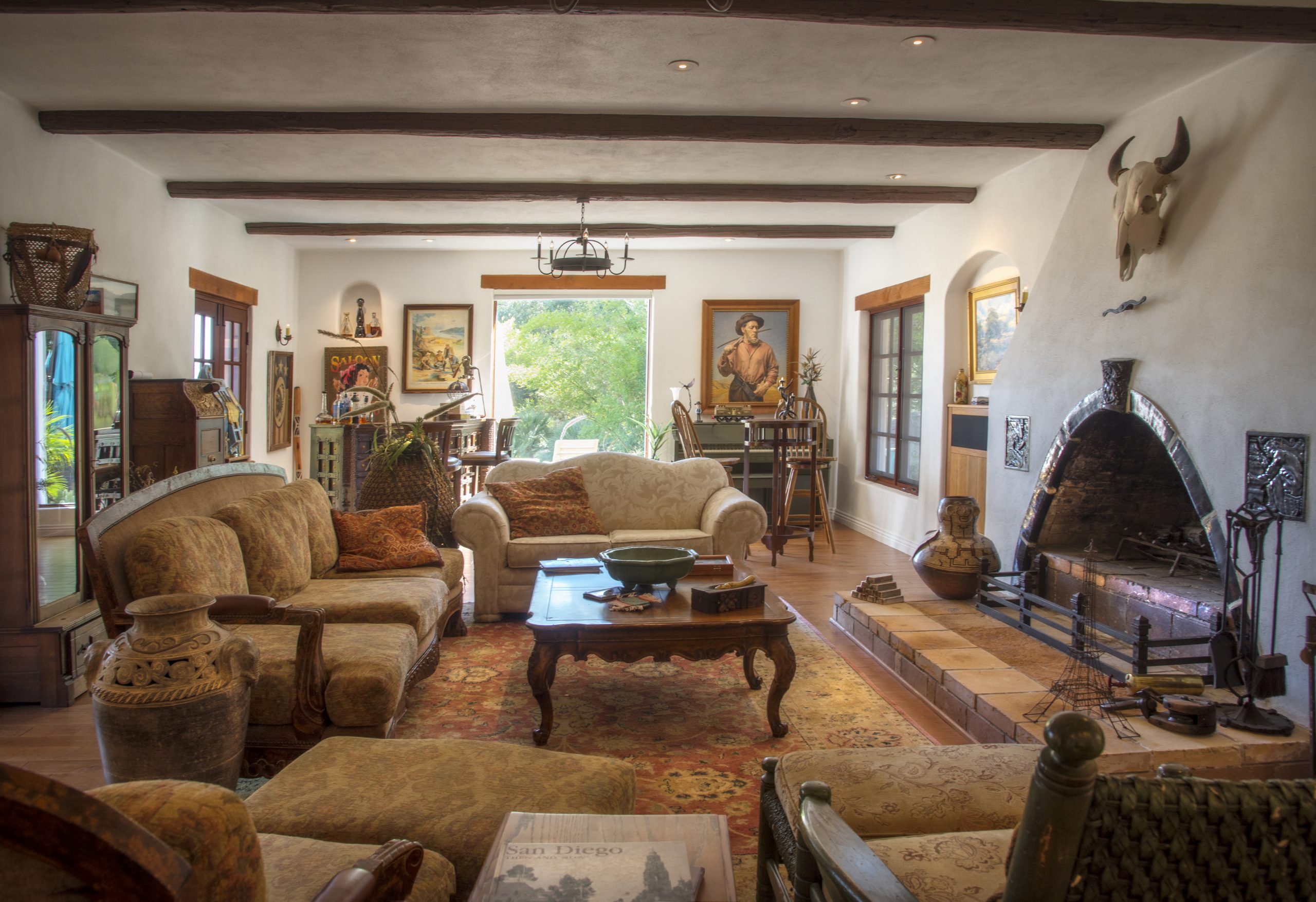 Richard_Livingroom - Adobe Home Tour